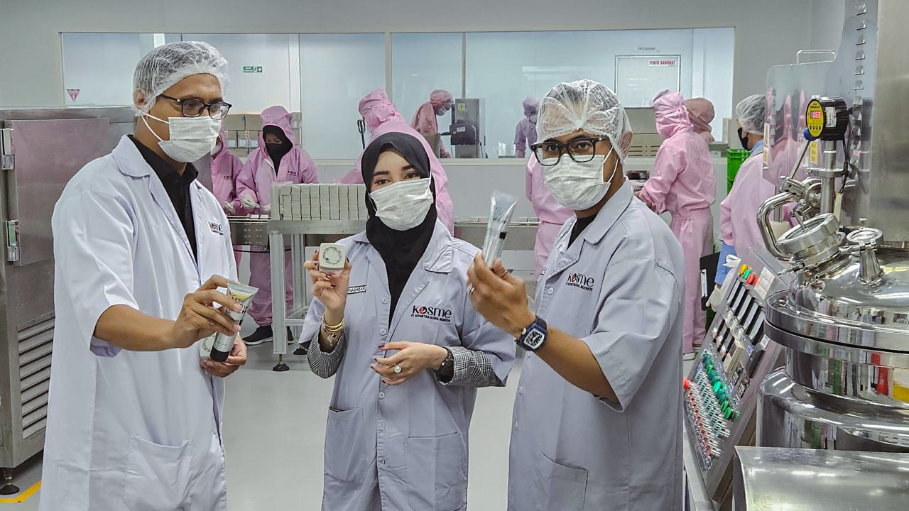 Gelar Media Factory Visit, KOSME Ajak Mengenal Lebih Dekat Bisnis Maklon Kosmetik dan Proses ...